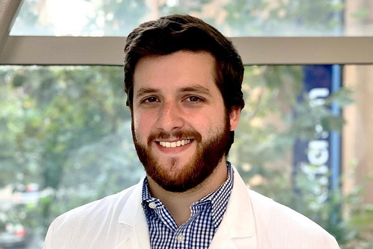 Daniel Franco, un latino que se abre camino en el hospital Thomas ...