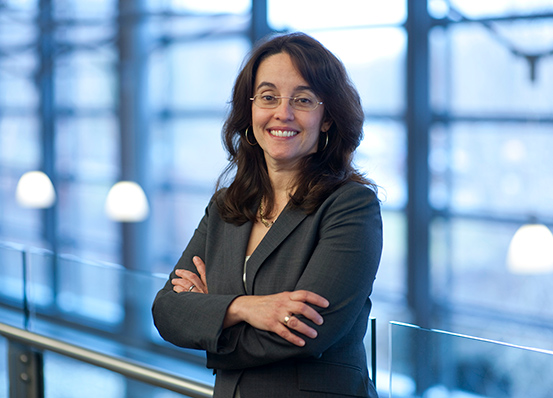 Alba Martínez, primera latina en ocupar el cargo de directora de ...