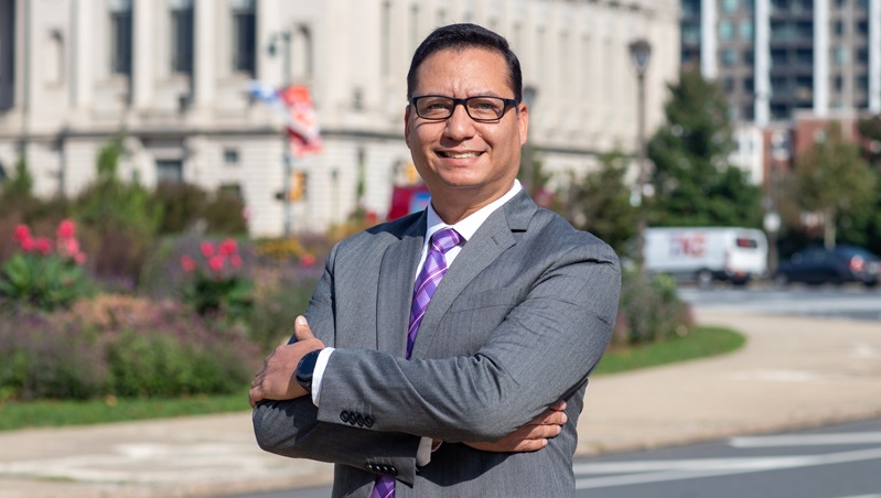Orlando Rendón, el latino que lidera el Philadelphia Parks & Recreation ...
