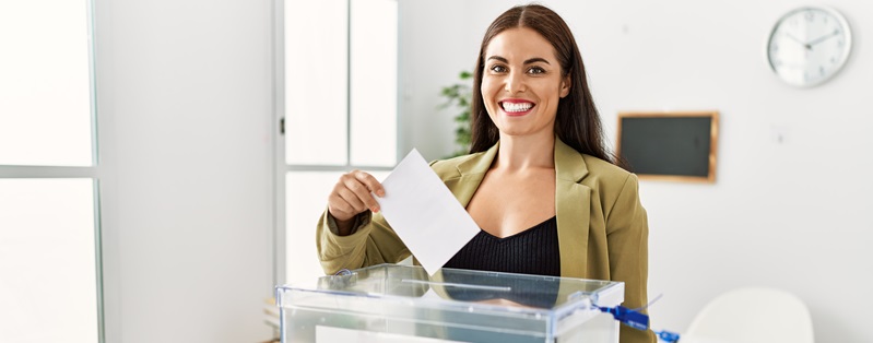 Casi la mitad de los latinos no pueden votar en noviembre - El Sol News ...