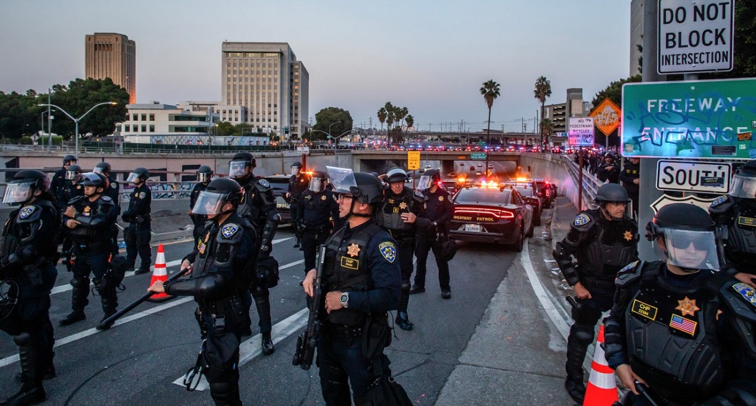 Los Ángeles decreta toque de queda y Texas despliega la Guardia ...